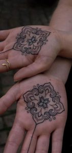 100 Captivating Palm Tattoos for Men and Women - Tattoo Me Now