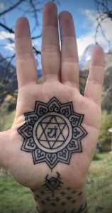 100 Captivating Palm Tattoos for Men and Women - Tattoo Me Now