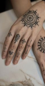 100 Hand Tattoos For Women With Style - Tattoo Me Now